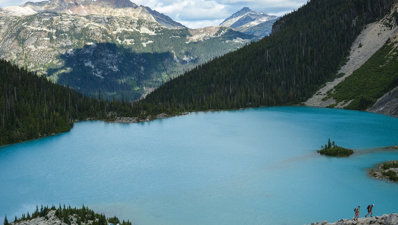 The 4 Best Hikes to Turquoise Lakes Near Vancouver