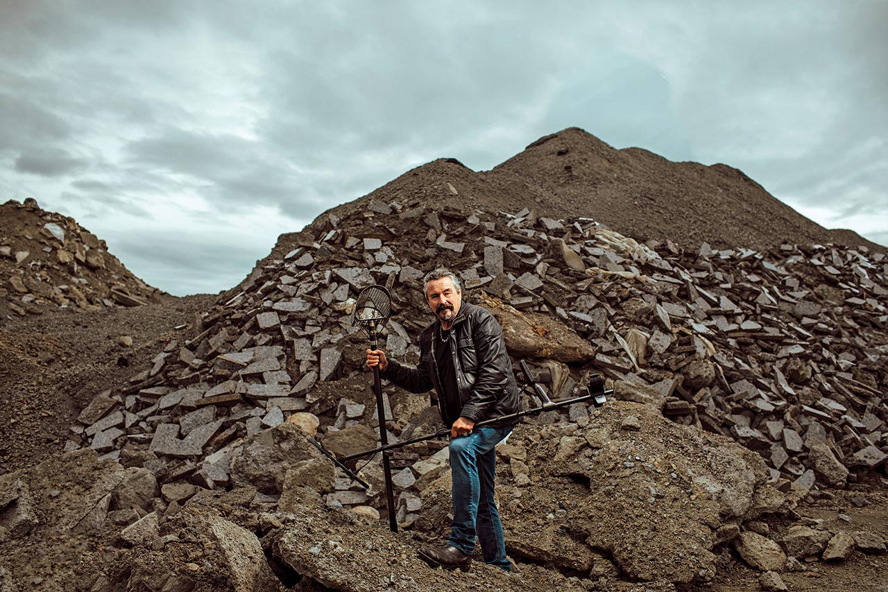 Metal Detector in Hand, This Ring Finder Recovers Lost Valuables in ...